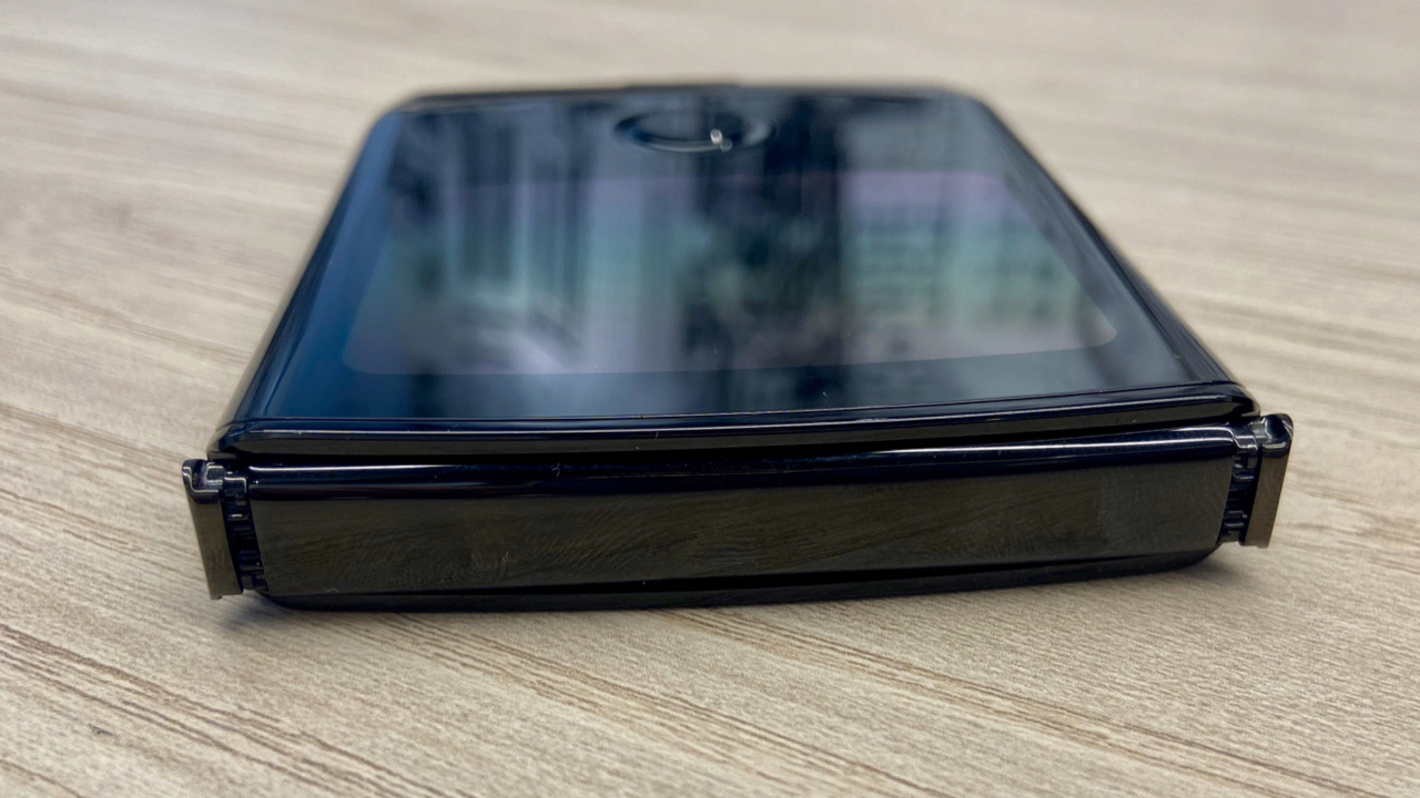 Hands-on: Motorola razr - INTERFACES