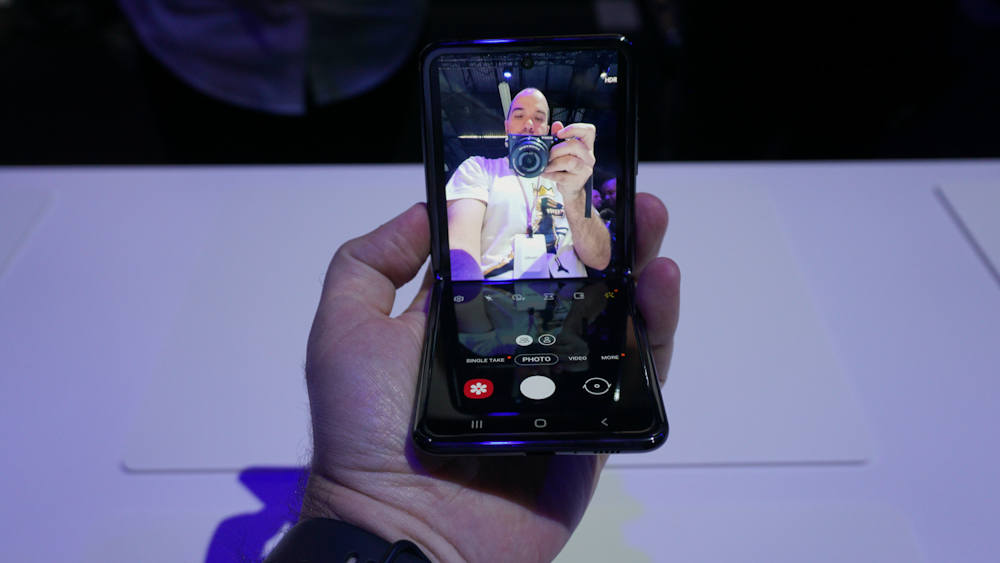 Galaxy Z Flip chega em março ao Brasil - INTERFACES