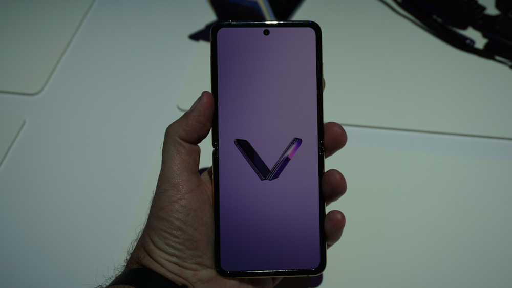 Galaxy Z Flip chega em março ao Brasil - INTERFACES